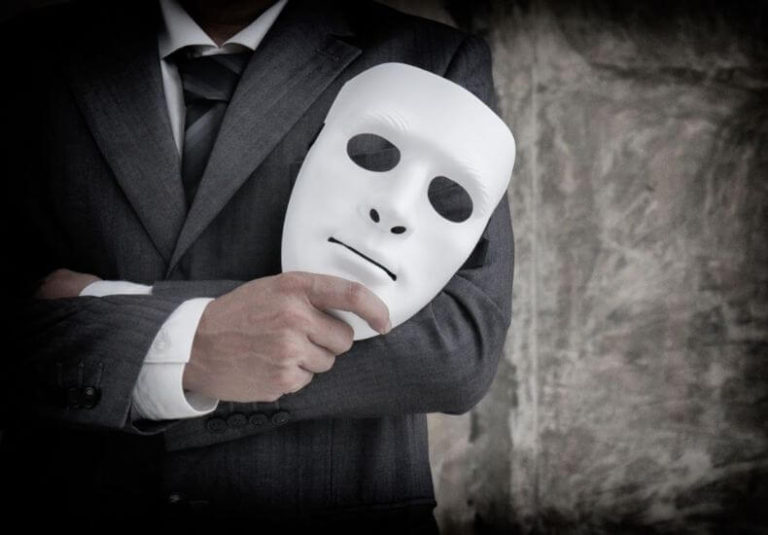 10 Signs You're Dealing With A Shallow Person