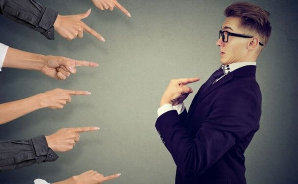 12 Ways People Judge You When They First Meet You